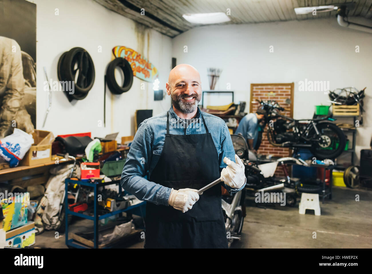 Man garage hi-res stock photography and images - Alamy