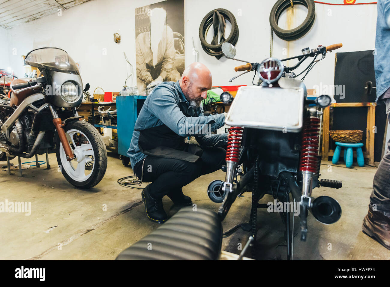 Motorcycle garage hi-res stock photography and images - Alamy