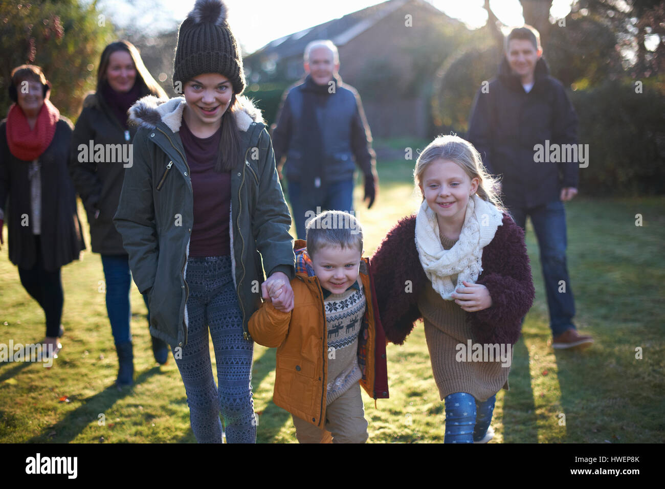 Family in sun hi-res stock photography and images - Alamy