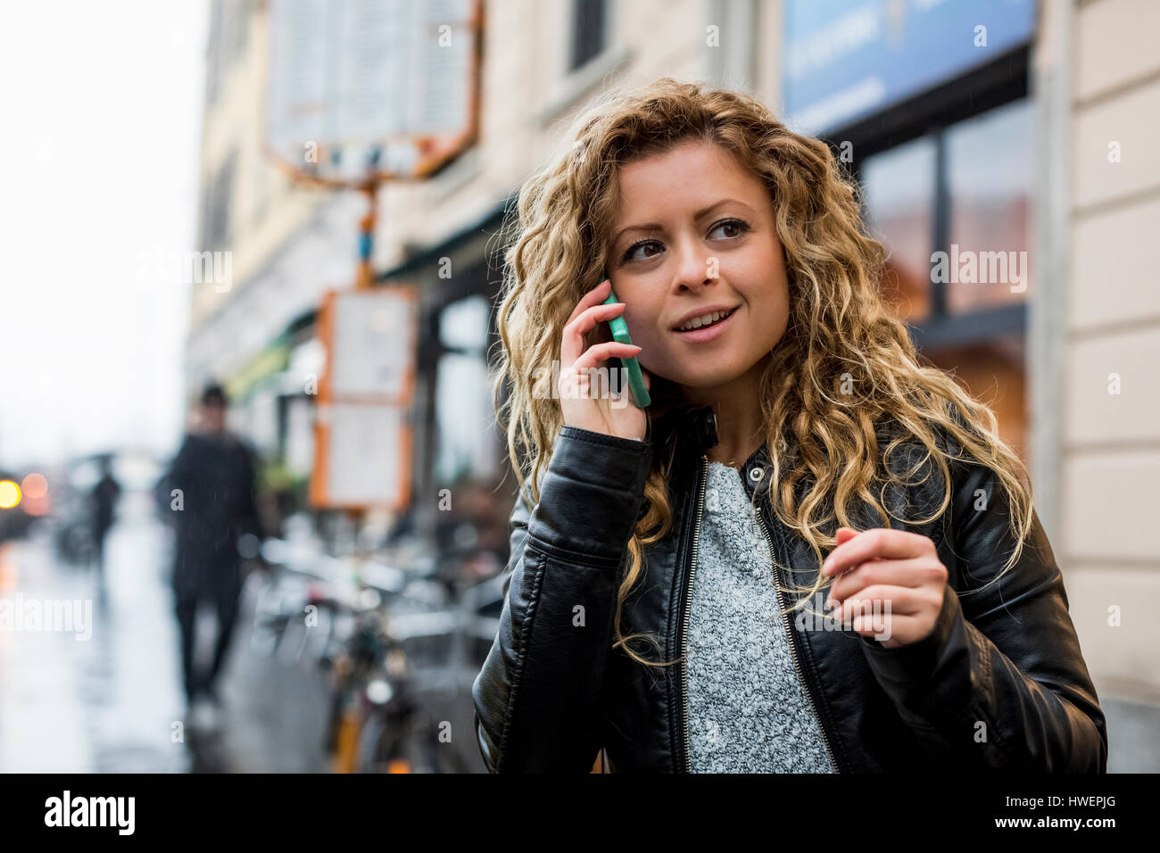 Making phone call outdoors hi-res stock photography and images - Alamy