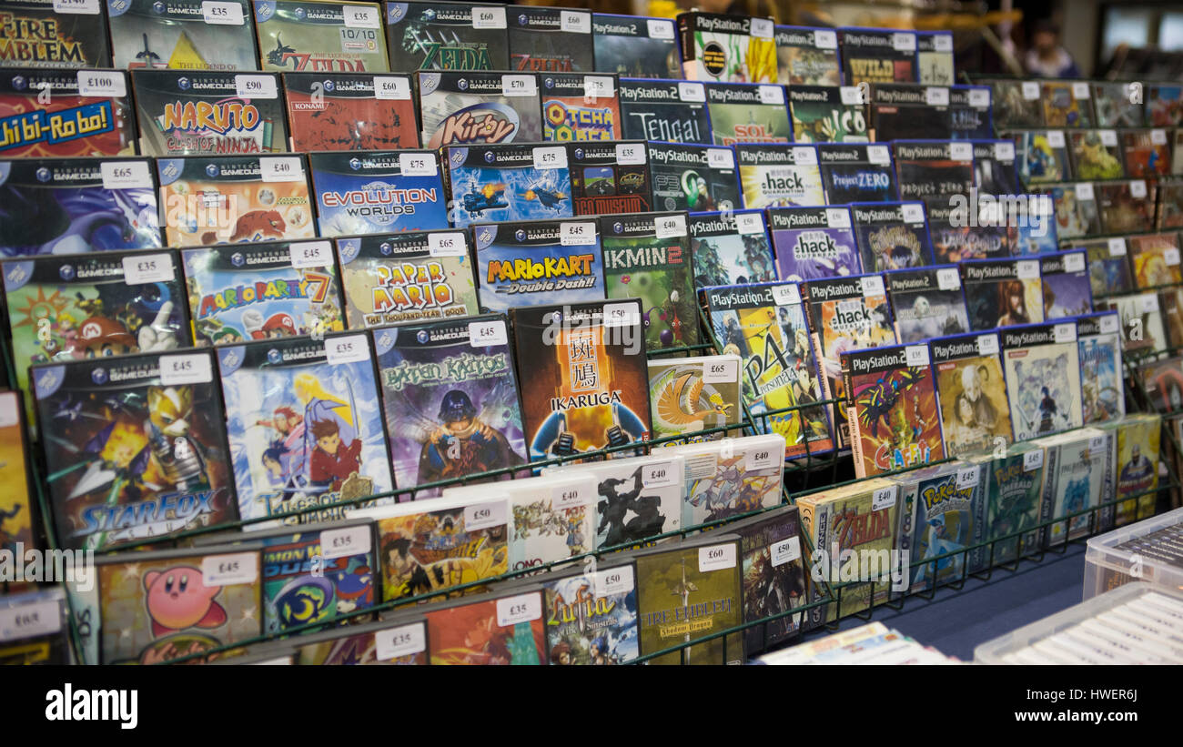 Nintendo gamecube hi-res stock photography and images - Alamy