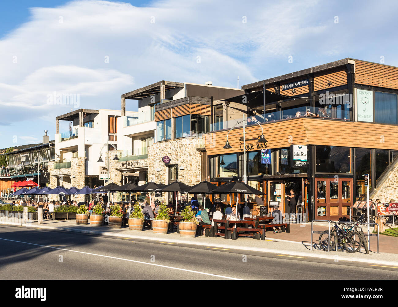 Coffee shop exterior hi-res stock photography and images - Alamy