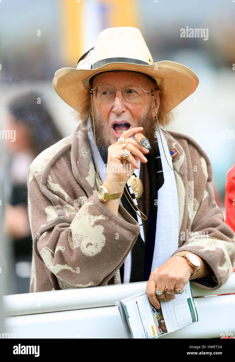 Horse racing pundit john mccririck hi-res stock photography and images ...