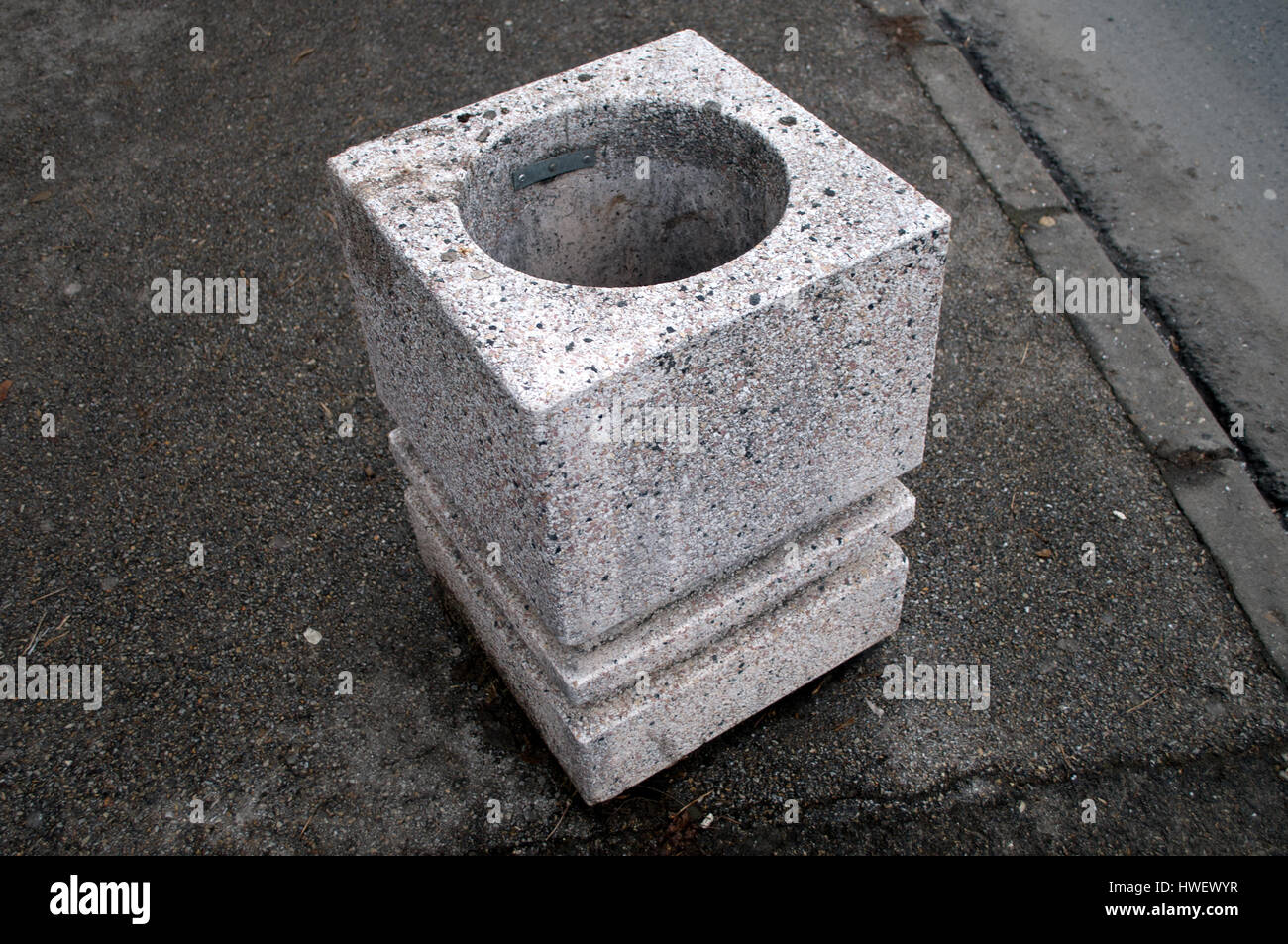 Concrete bucket hi-res stock photography and images - Alamy