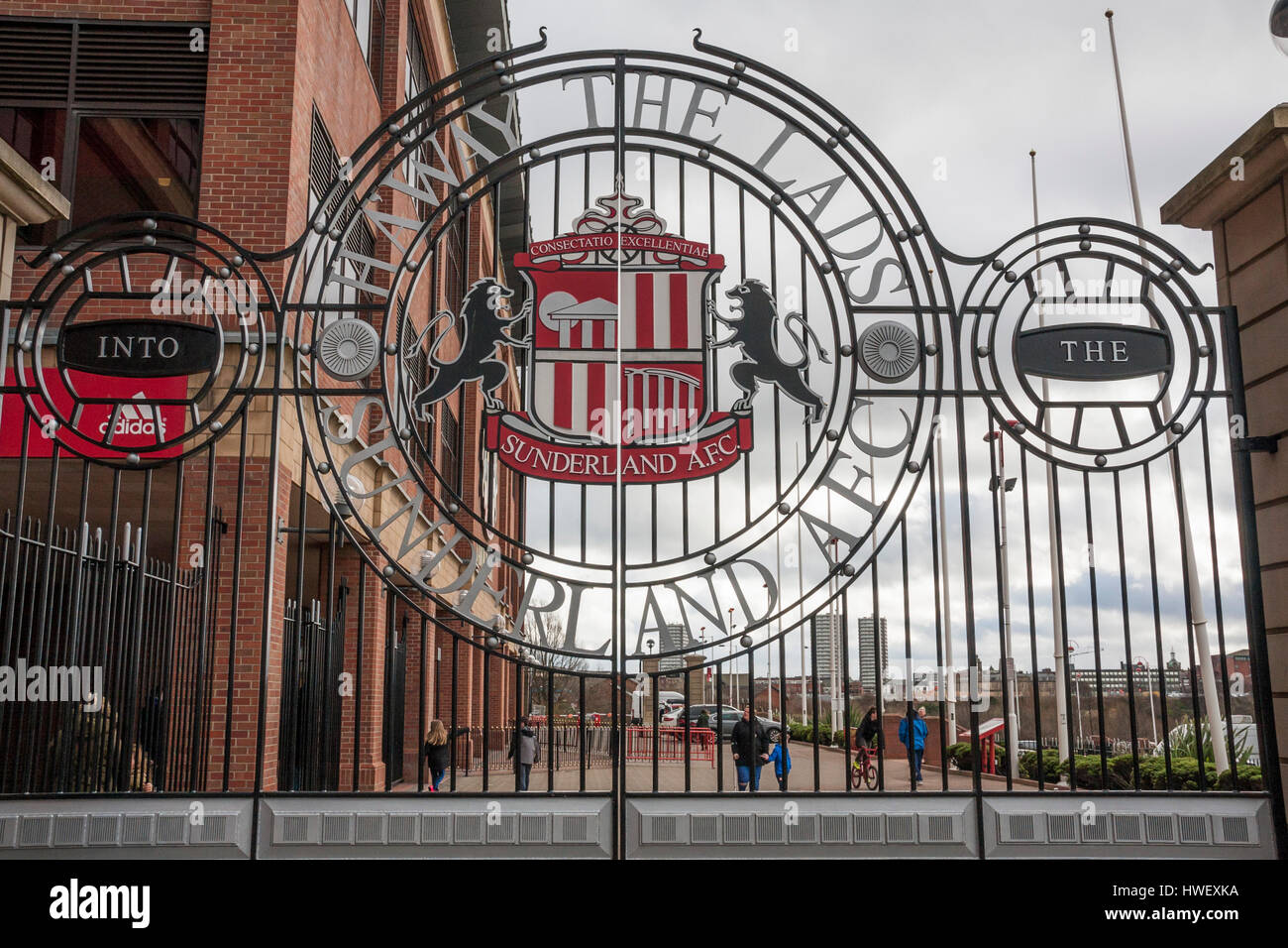 Sunderland football badge hi-res stock photography and images - Alamy
