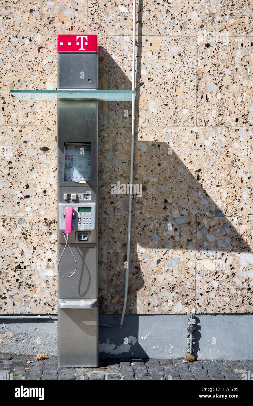 Booth phone hi-res stock photography and images - Alamy