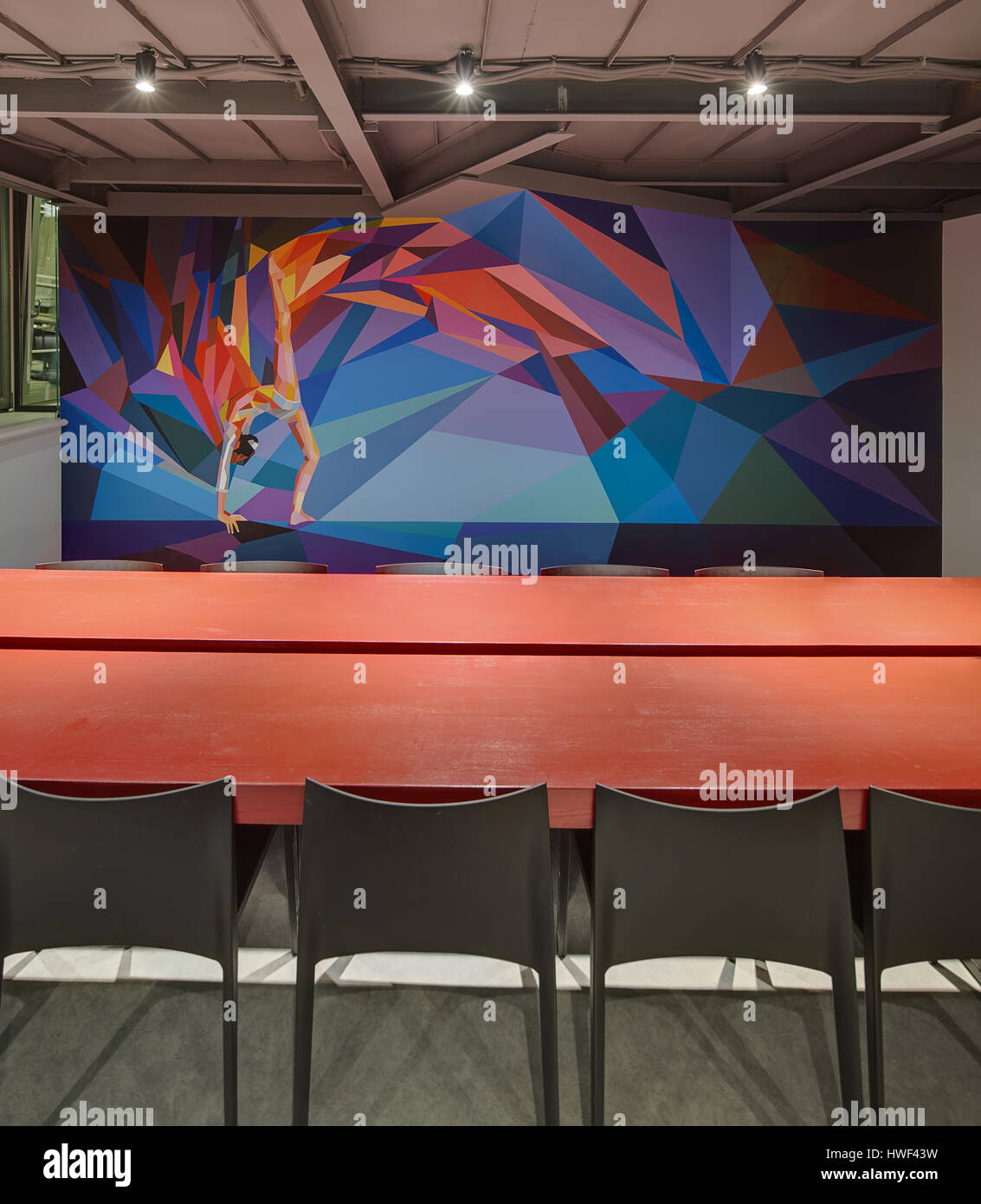 Red tables hi-res stock photography and images - Alamy