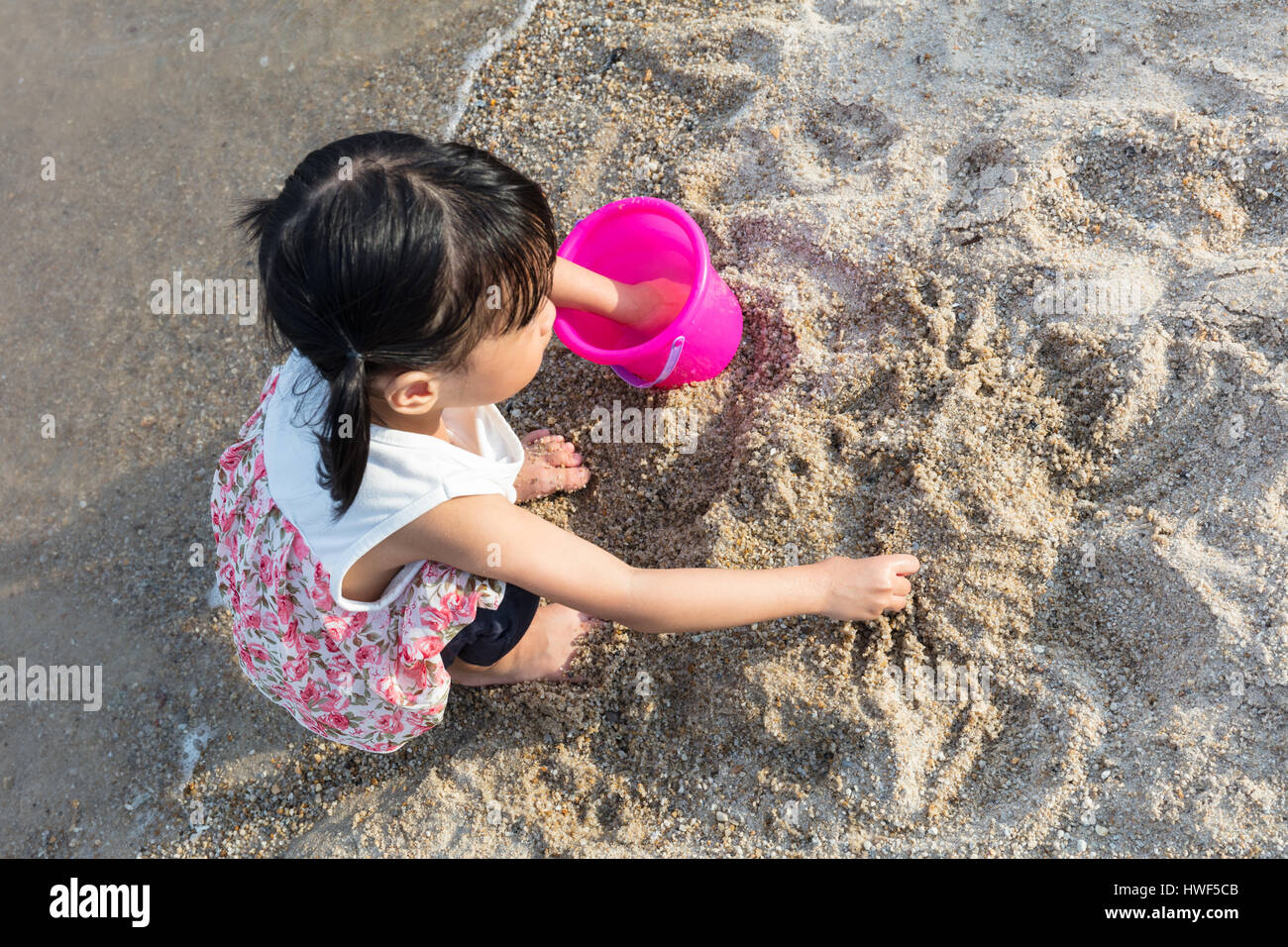 Girl pouring sand hi-res stock photography and images - Alamy