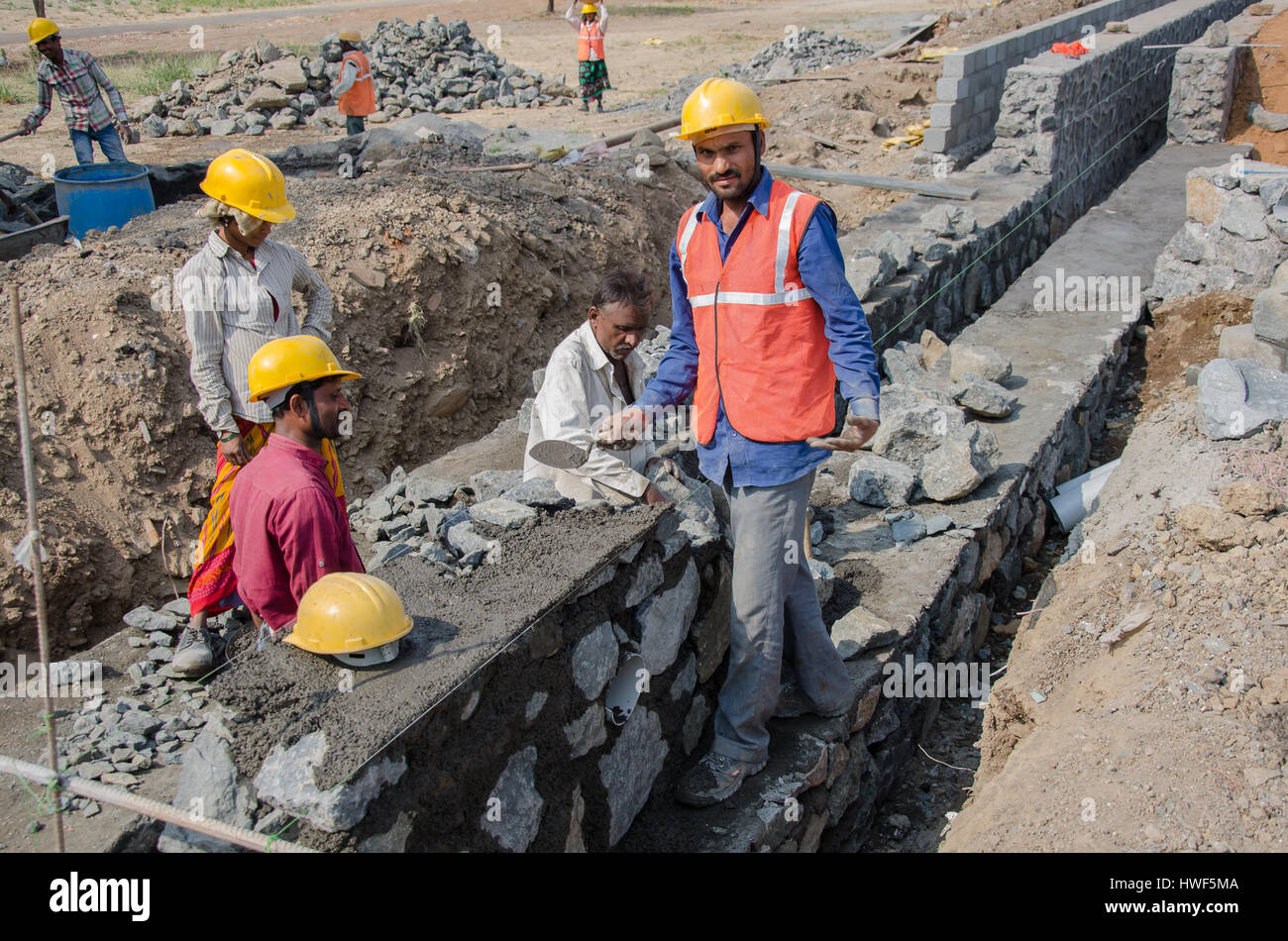 India highway construction hi-res stock photography and images - Alamy