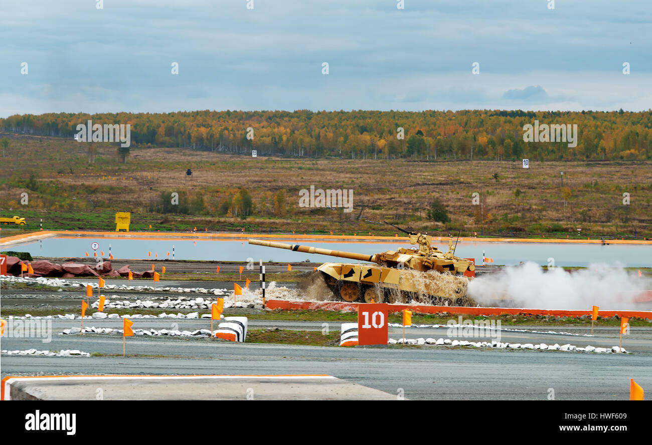 Main battle tank firing range hi-res stock photography and images - Alamy