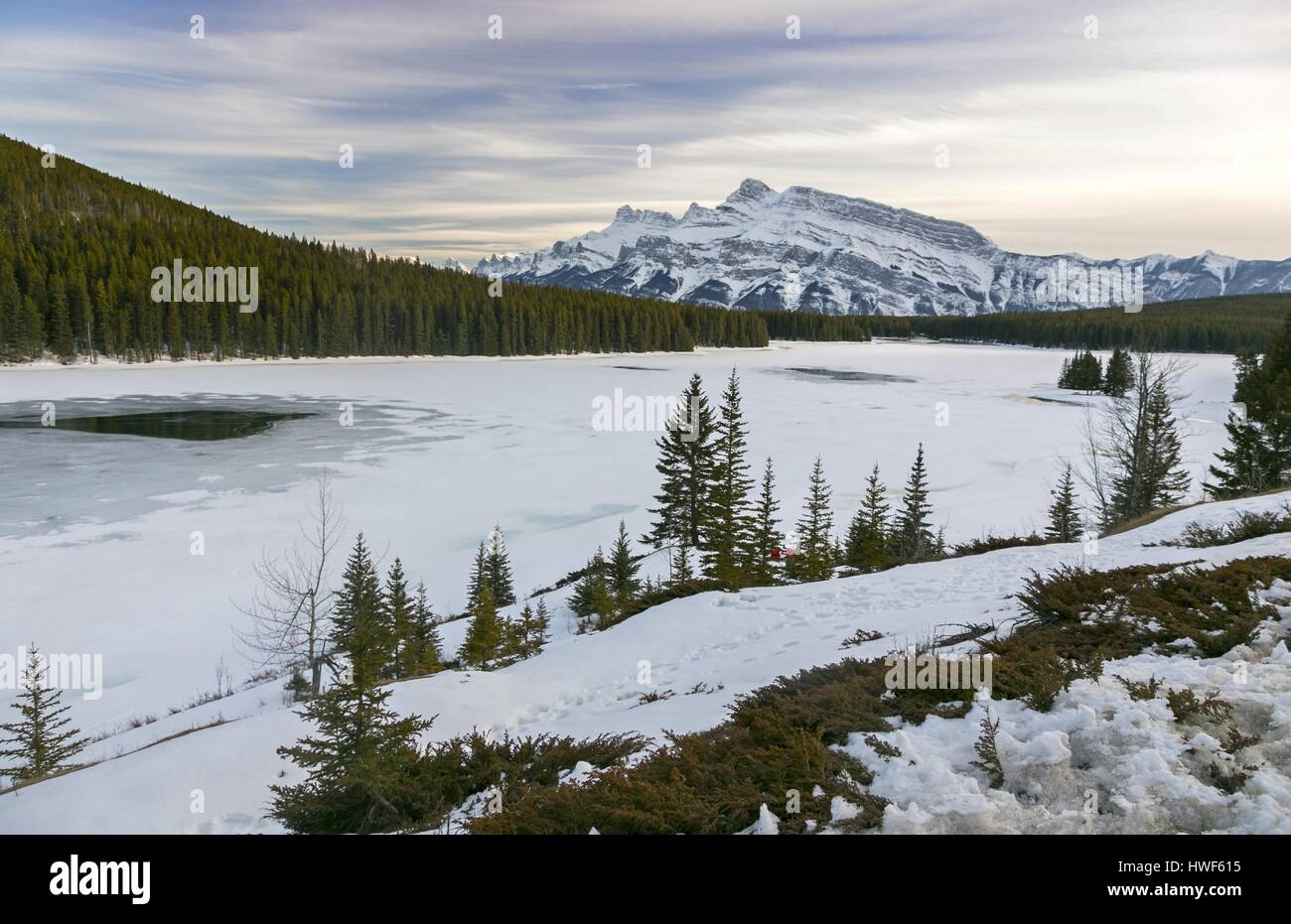 Rundle mountain range hi-res stock photography and images - Alamy