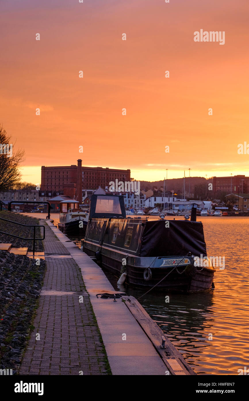 English harbour sunset hi-res stock photography and images - Alamy