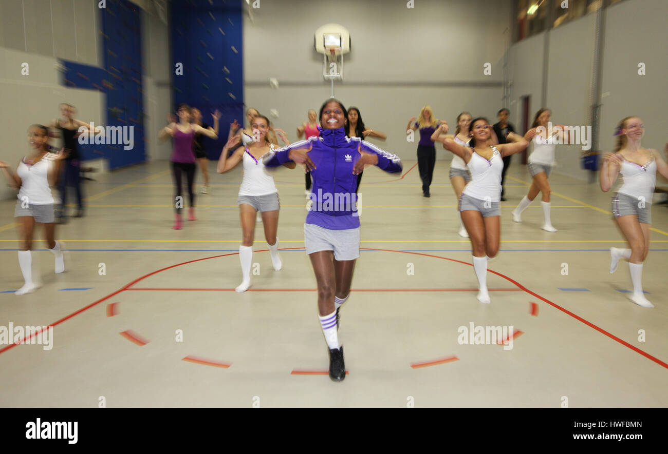 Teenager cheerleaders hi-res stock photography and images - Alamy