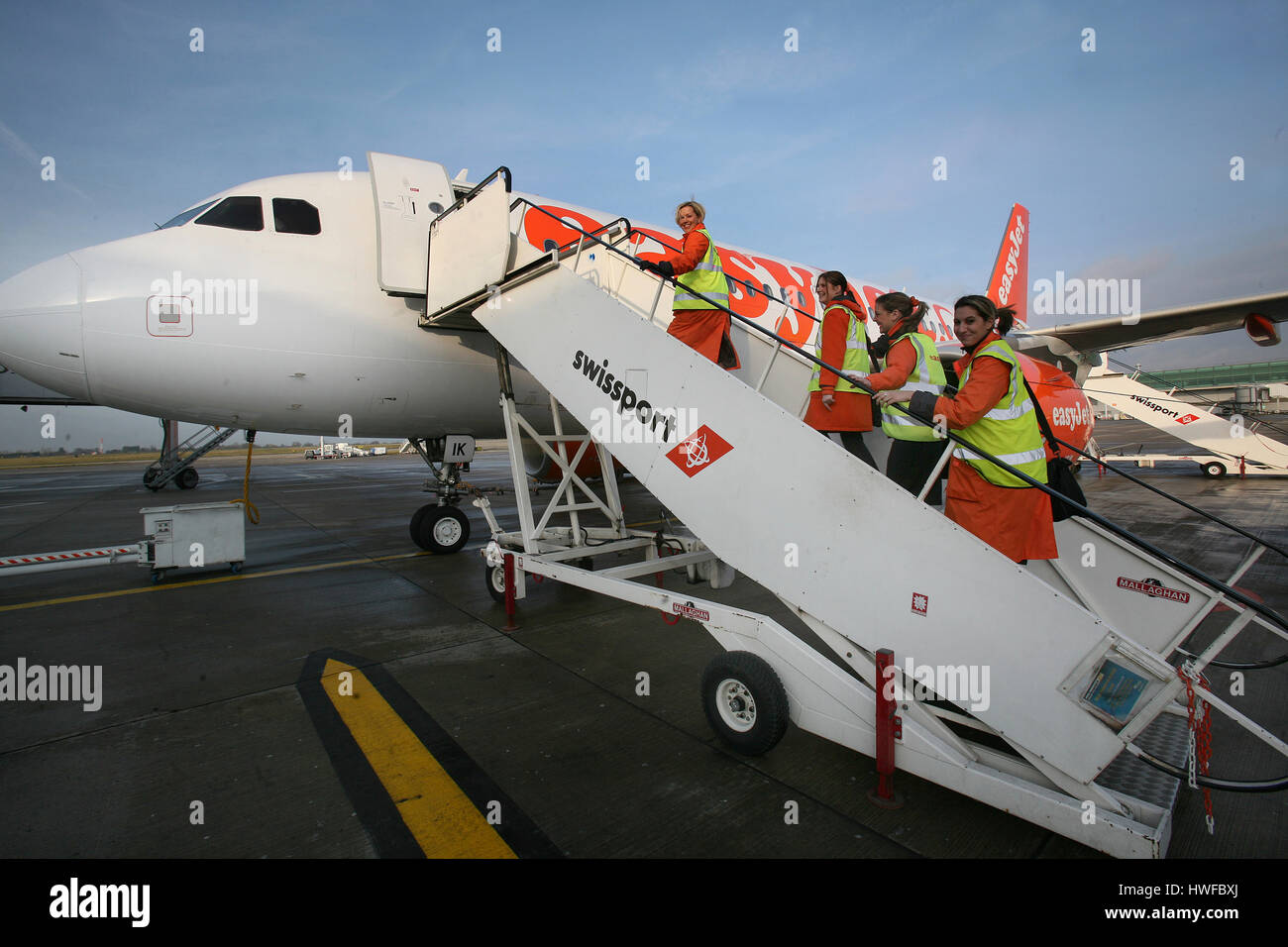 Easyjet stewardess hi-res stock photography and images - Alamy