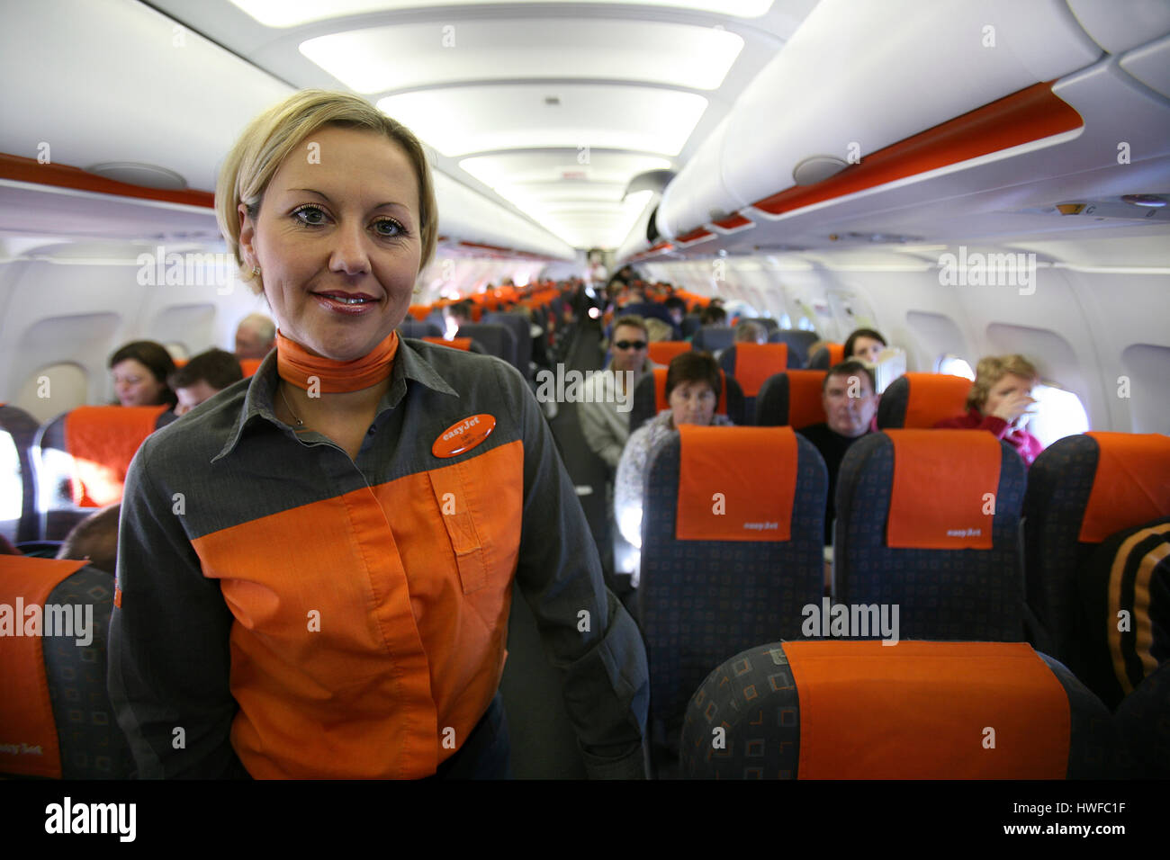 Easyjet Cabin Crew Stock Photos & Easyjet Cabin Crew Stock Images - Alamy