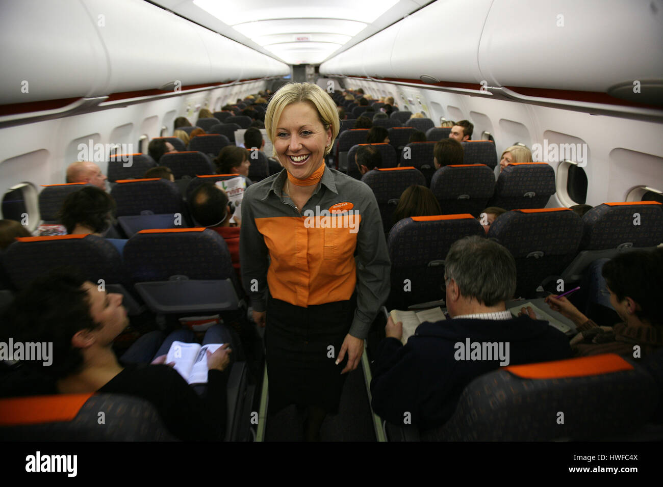 Easyjet cabin crew hi-res stock photography and images - Alamy