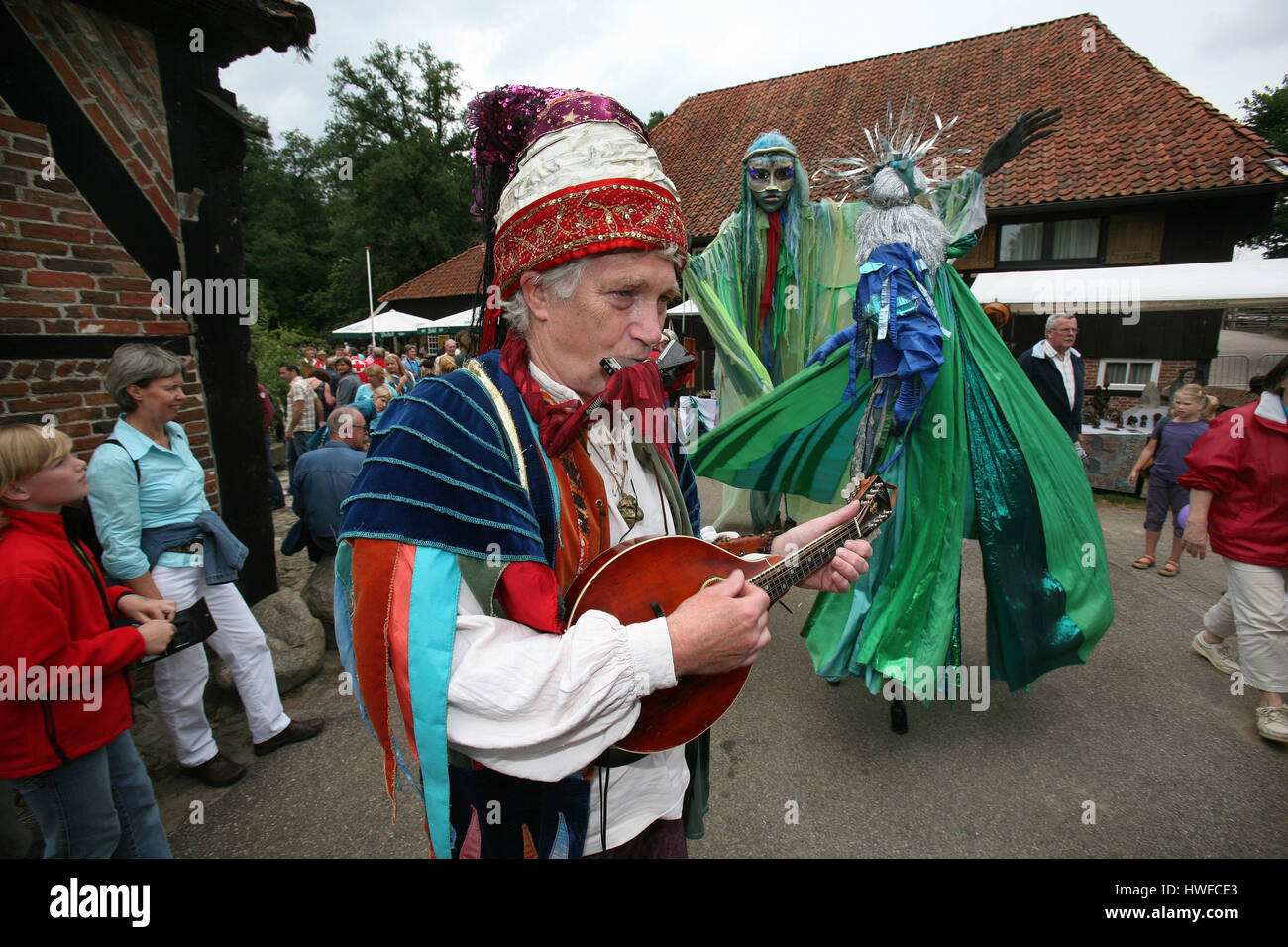 Banjo artist hi-res stock photography and images - Alamy