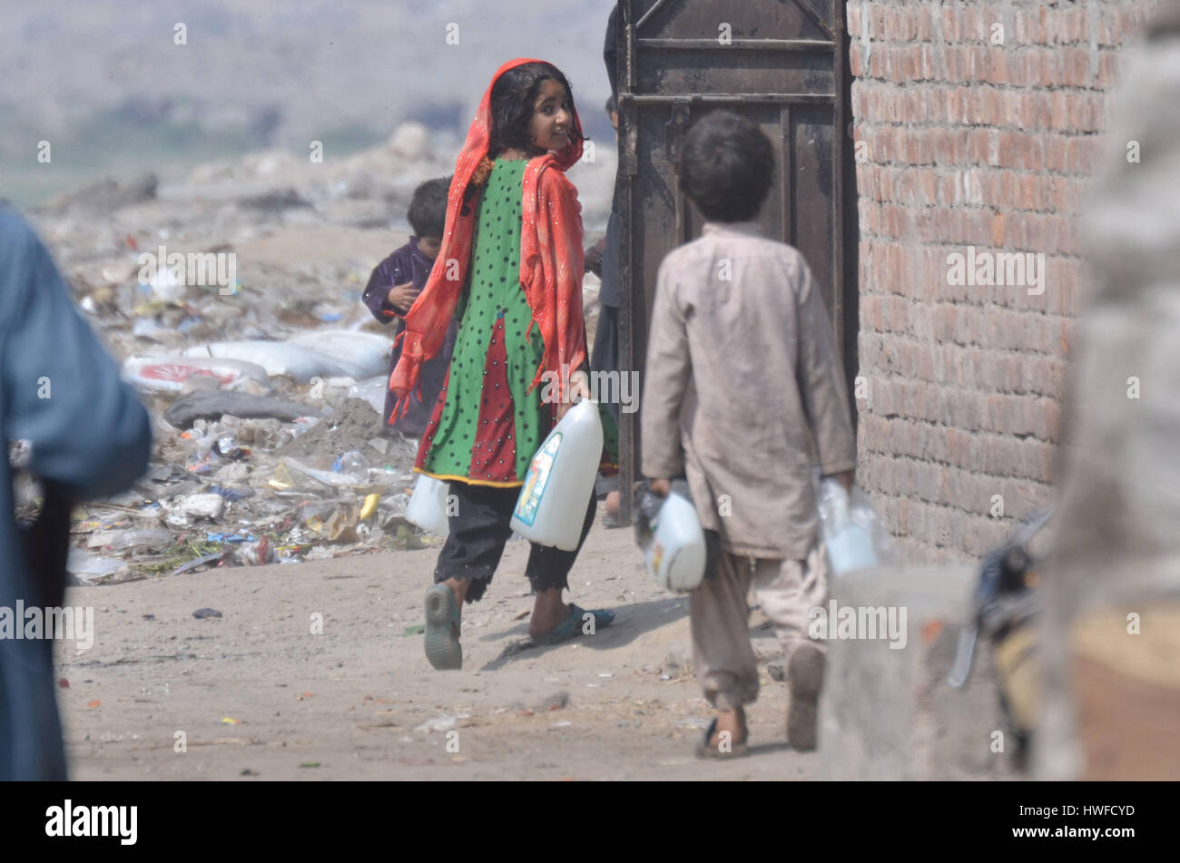 Lahore, Pakistan. 19th Mar, 2017. Pakistani people busy in their work ...