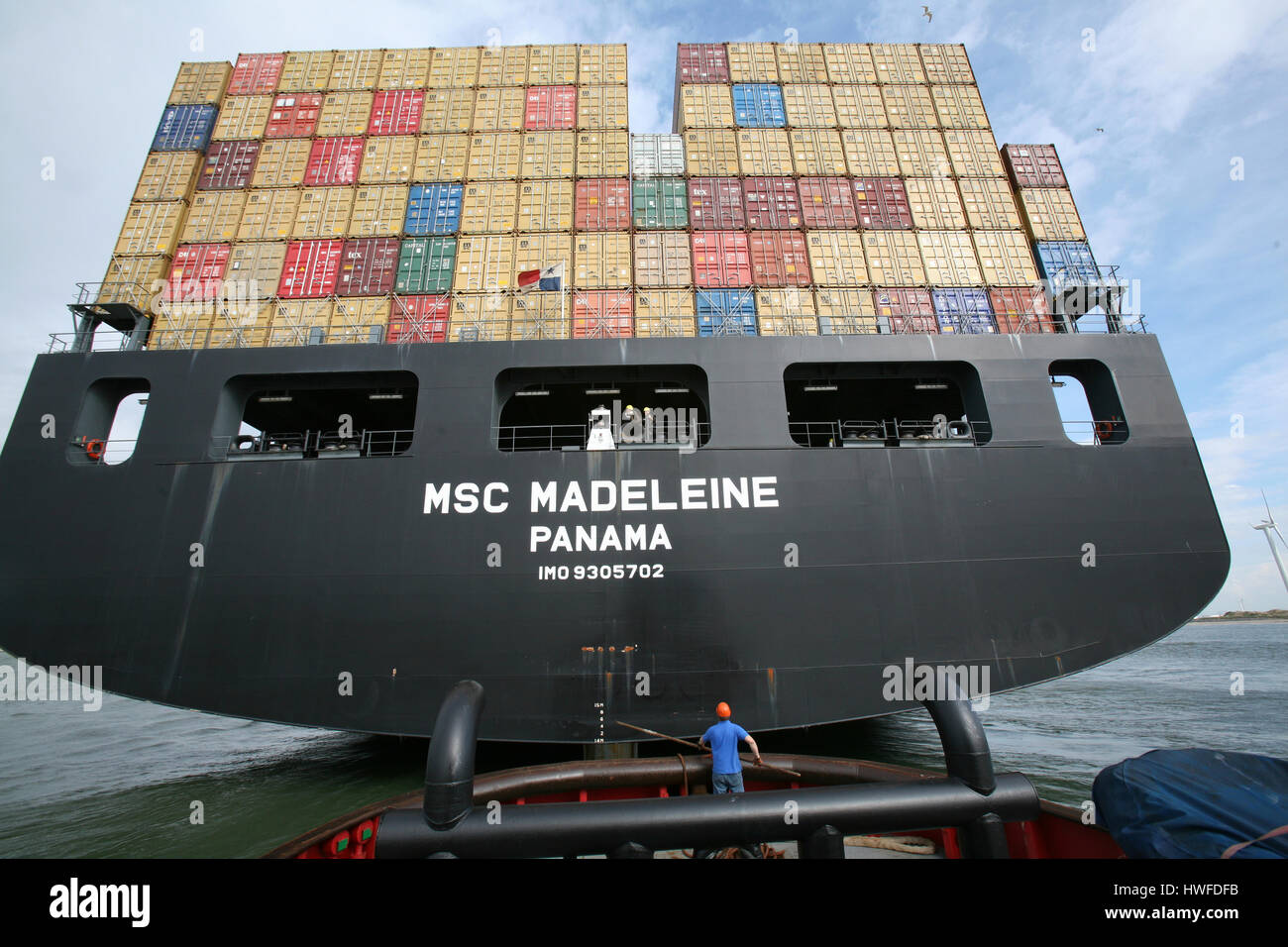 tugboat at work in rotterdam harbor Stock Photo - Alamy
