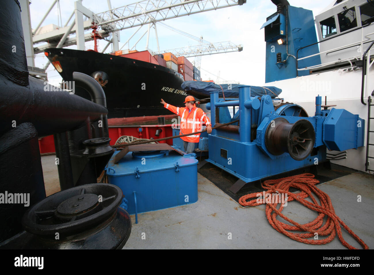 tugboat at work in rotterdam harbor Stock Photo - Alamy