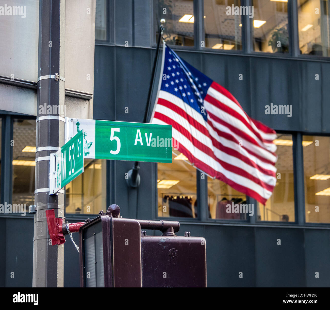Fifth avenue street sign hi-res stock photography and images - Alamy