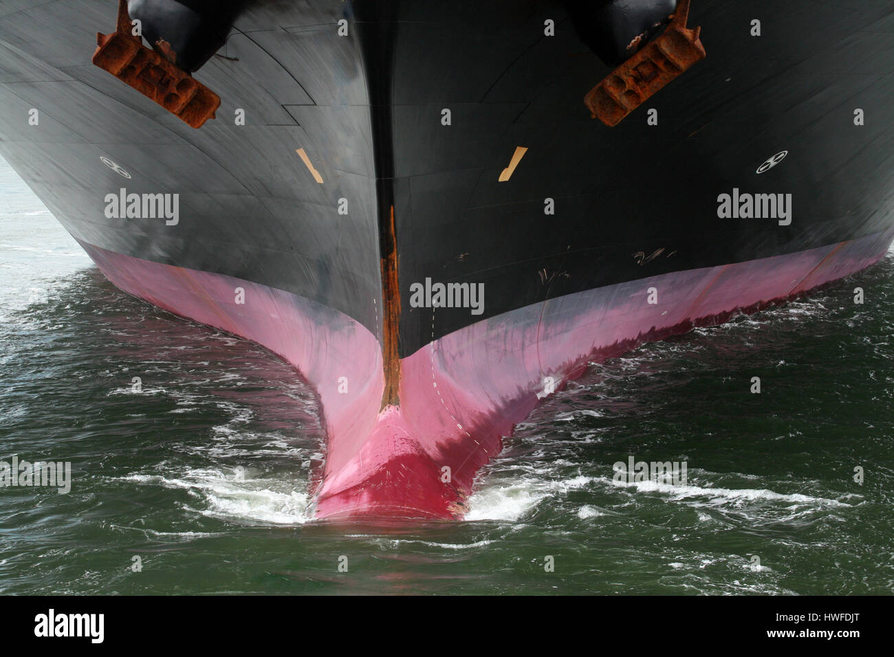 tugboat at work in rotterdam harbor Stock Photo - Alamy