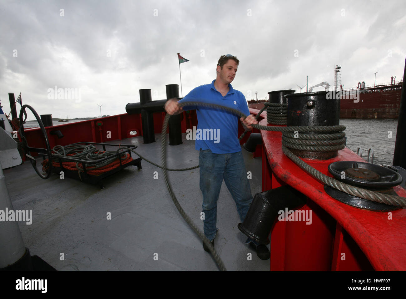 tugboat at work in rotterdam harbor Stock Photo - Alamy