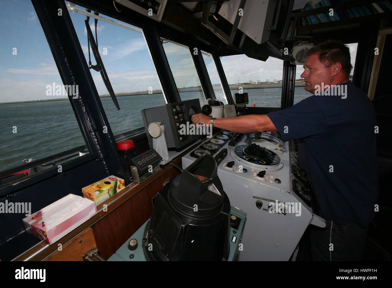 tugboat at work in rotterdam harbor Stock Photo - Alamy
