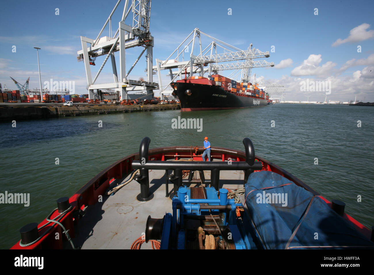 tugboat at work in rotterdam harbor Stock Photo - Alamy