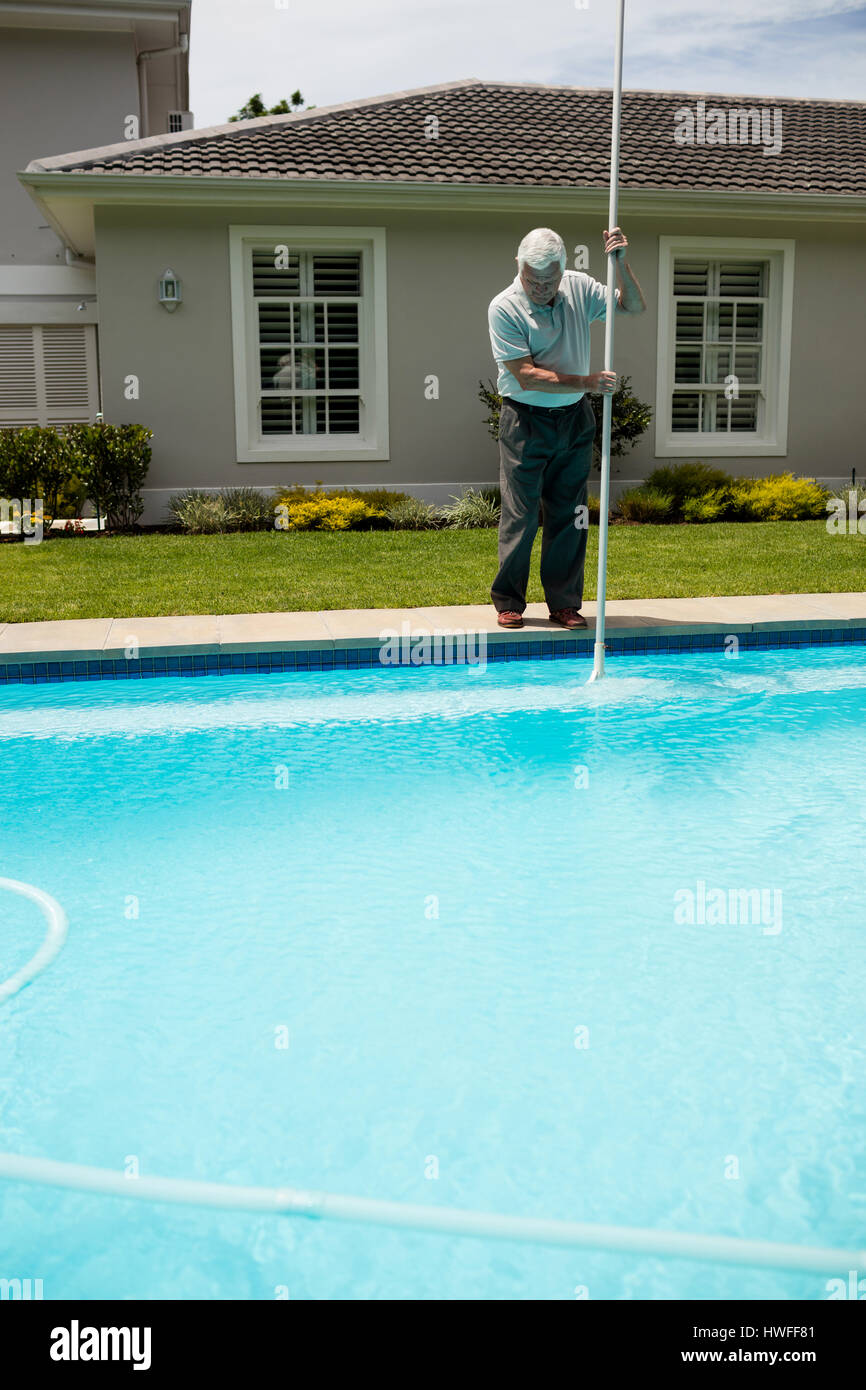 Cleaning swimming pool hi-res stock photography and images - Alamy