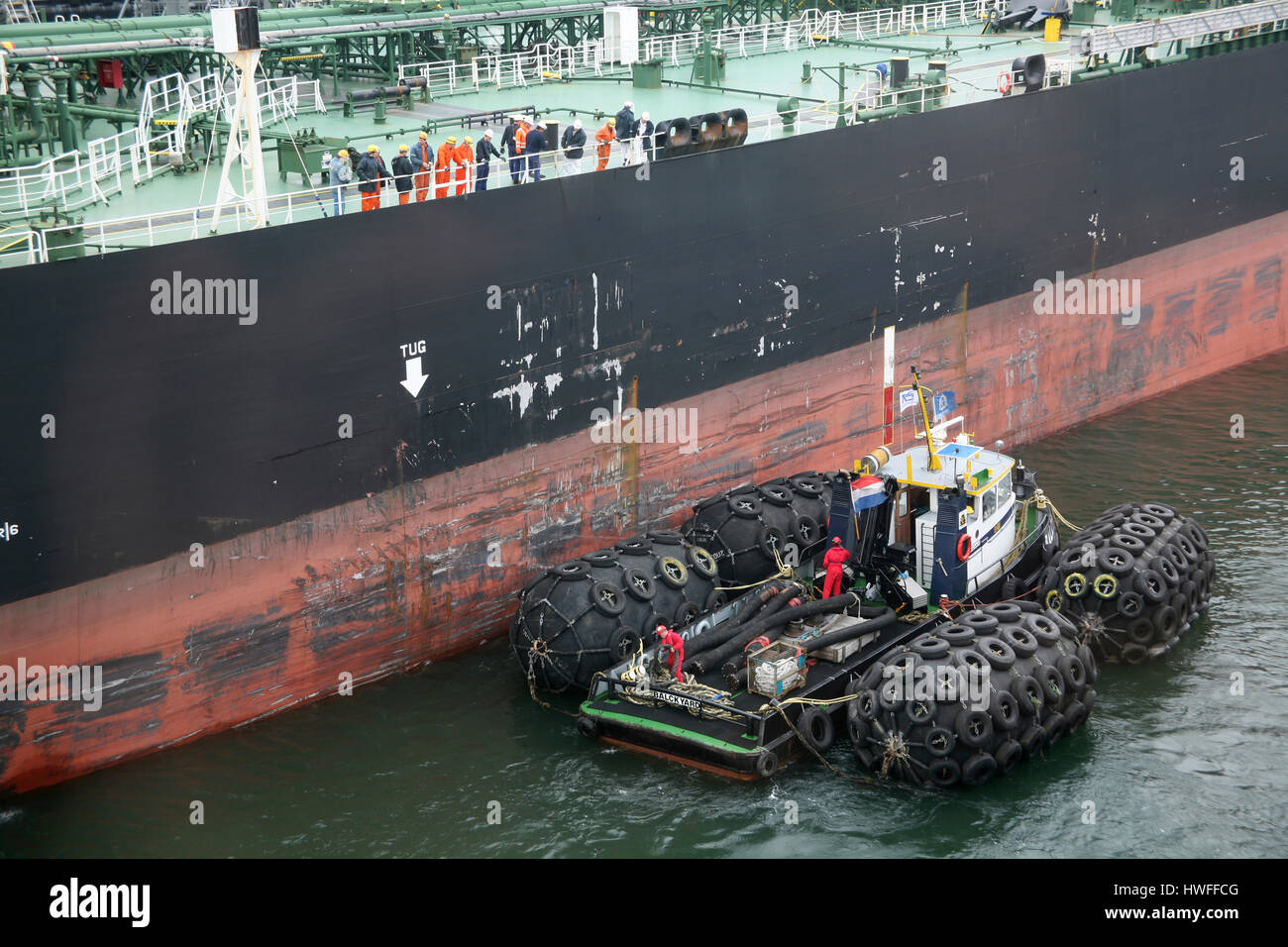 tugboat at work in rotterdam harbor Stock Photo - Alamy