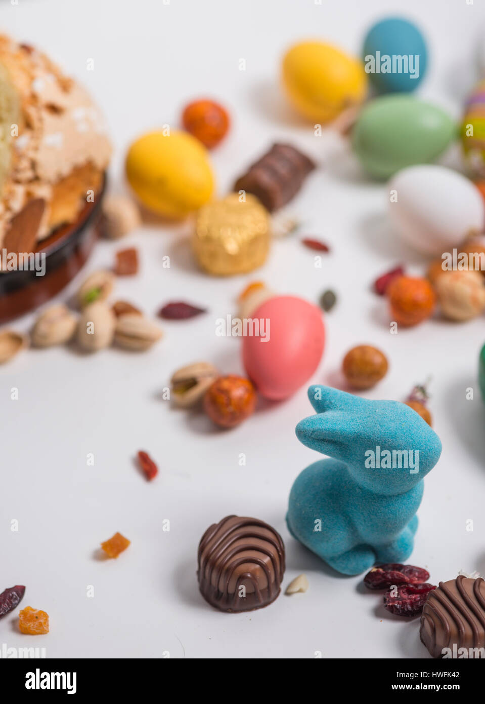 Easter rabbit, confetti, eggs, sweets, seeds, chocolates and props ...