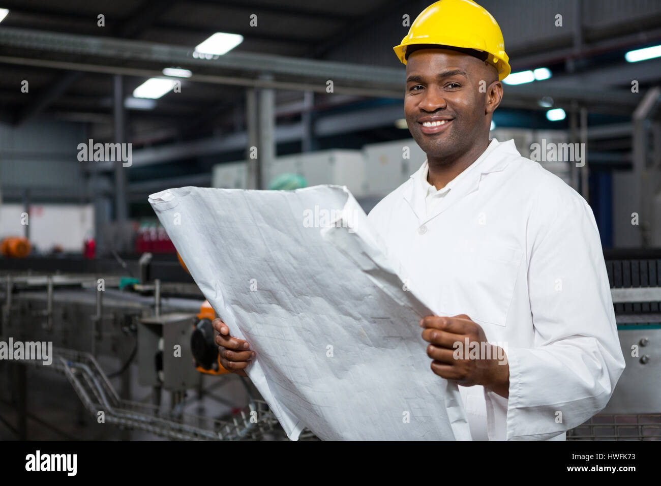 Worker reading manual hi-res stock photography and images - Alamy