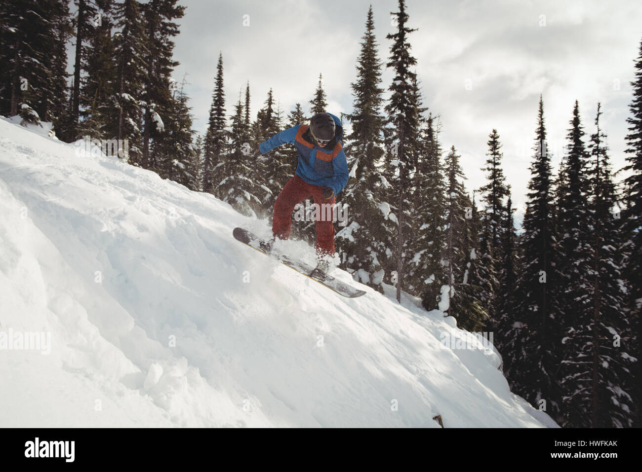 Male snowboarding on snowcapped hi-res stock photography and images - Alamy