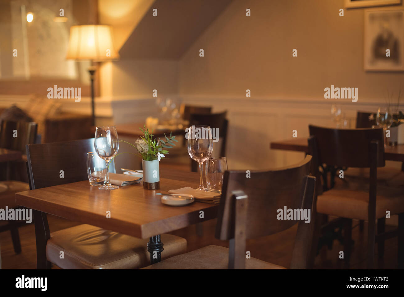 Empty chairs and empty tables hi-res stock photography and images - Alamy