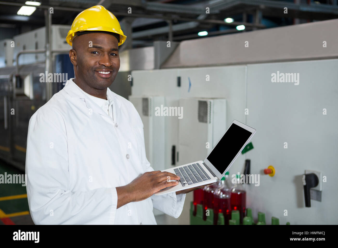 Laptop manufacturing process hi-res stock photography and images - Alamy