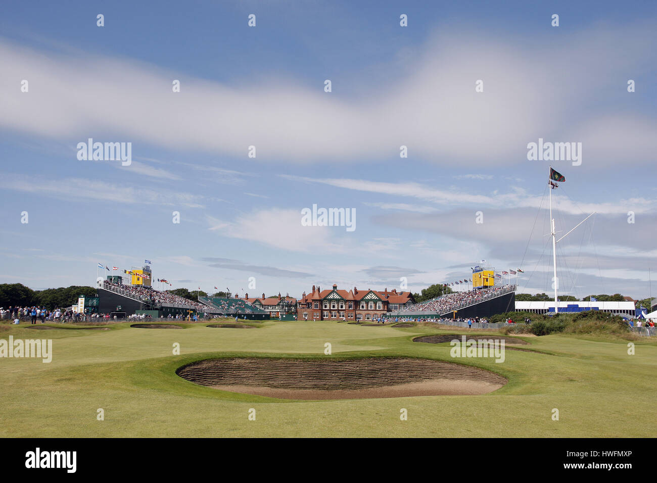 18th hole grandstands hi-res stock photography and images - Alamy