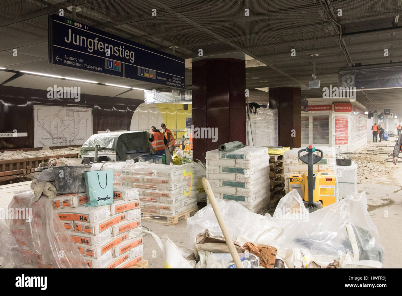 U bahn s bahn hi-res stock photography and images - Alamy