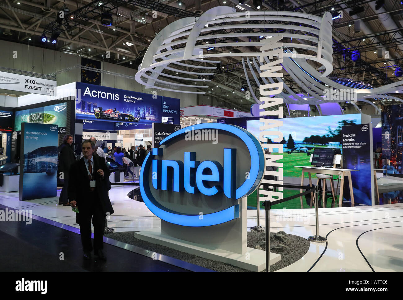 Intel booth hi-res stock photography and images - Alamy