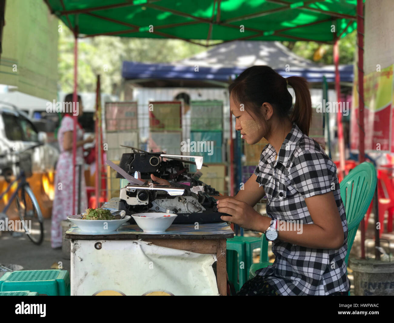 A typewriter that works hi-res stock photography and images - Alamy