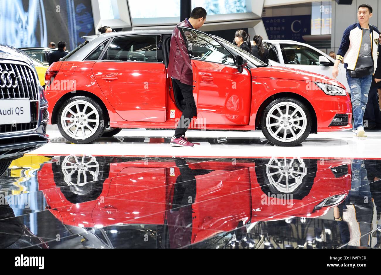 Harbin, China's Heilongjiang Province. 21st Mar, 2017. People visit the ...