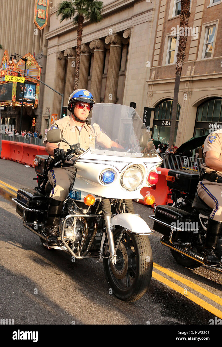 Motorcycle cops hi-res stock photography and images - Alamy