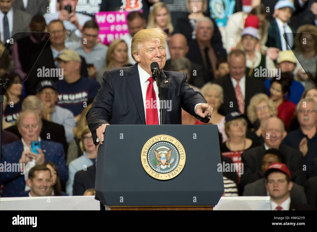 Donald trump smiling hi-res stock photography and images - Alamy