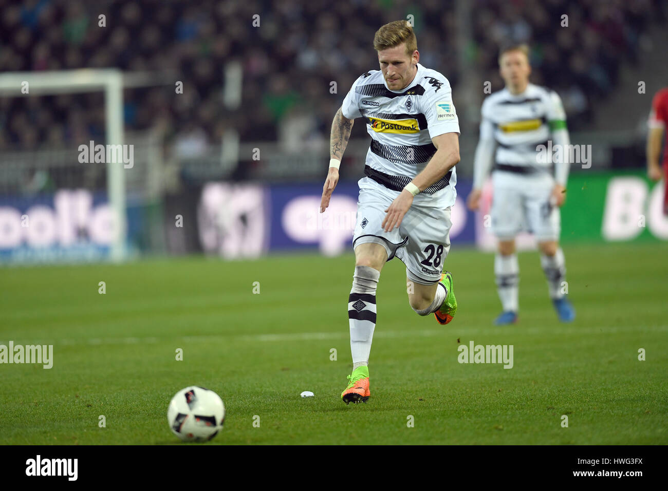 Moenchengladbach, Germany. 19th Mar, 2017. Gladbach's Andre Hahn plays ...