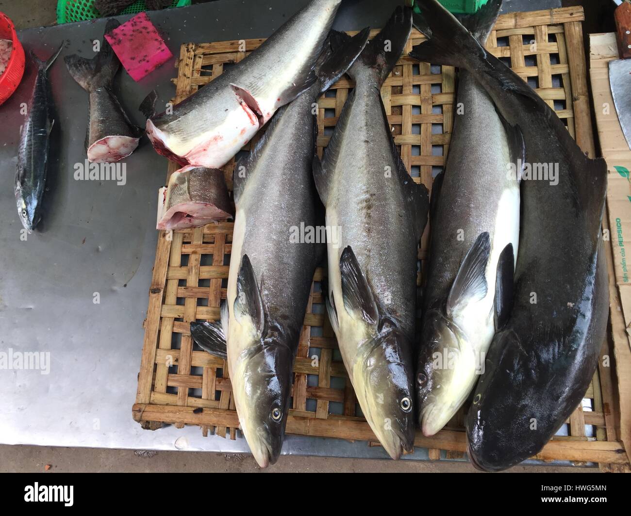 Mu Nei, Vietnam. 21st Mar, 2017. Various seafood and fruits can be seen ...