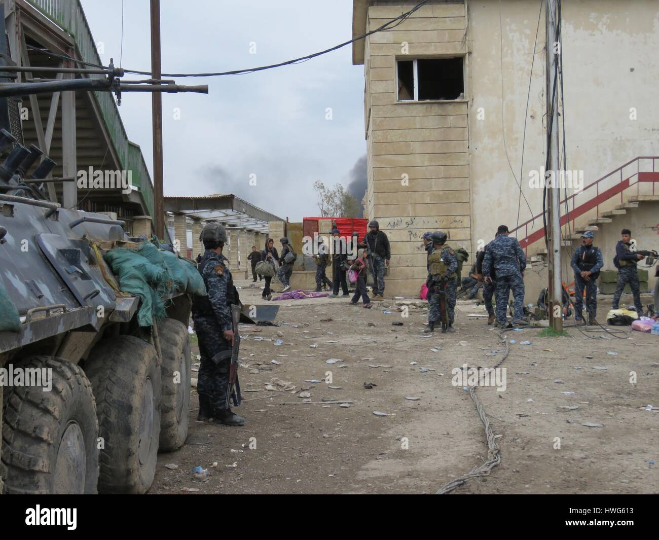 Mosul, Iraq. 21st Mar, 2017. Iraqi Federal Police members stand guard ...