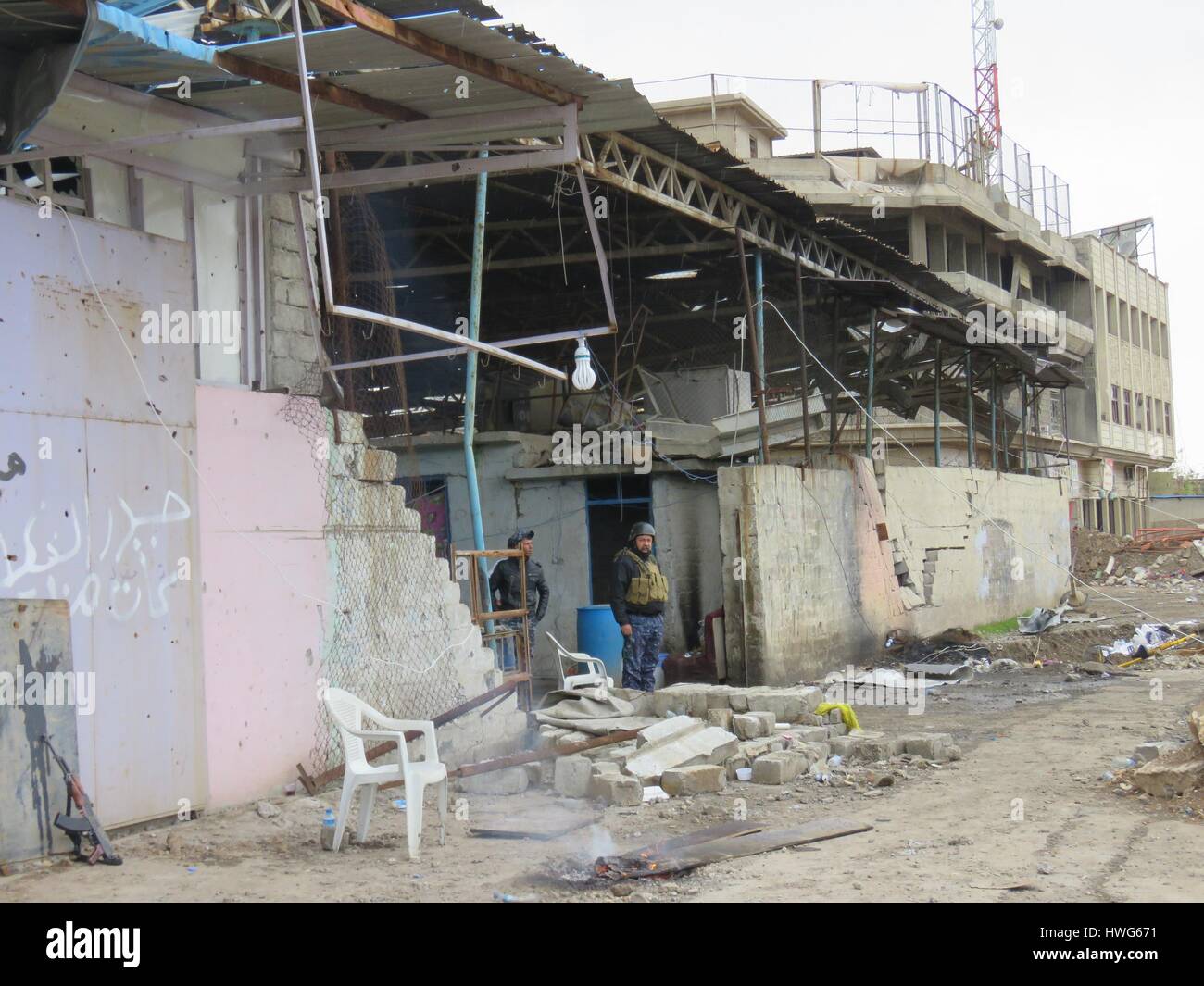 Mosul, Iraq. 21st Mar, 2017. A member of Iraqi Federal Police stands in ...