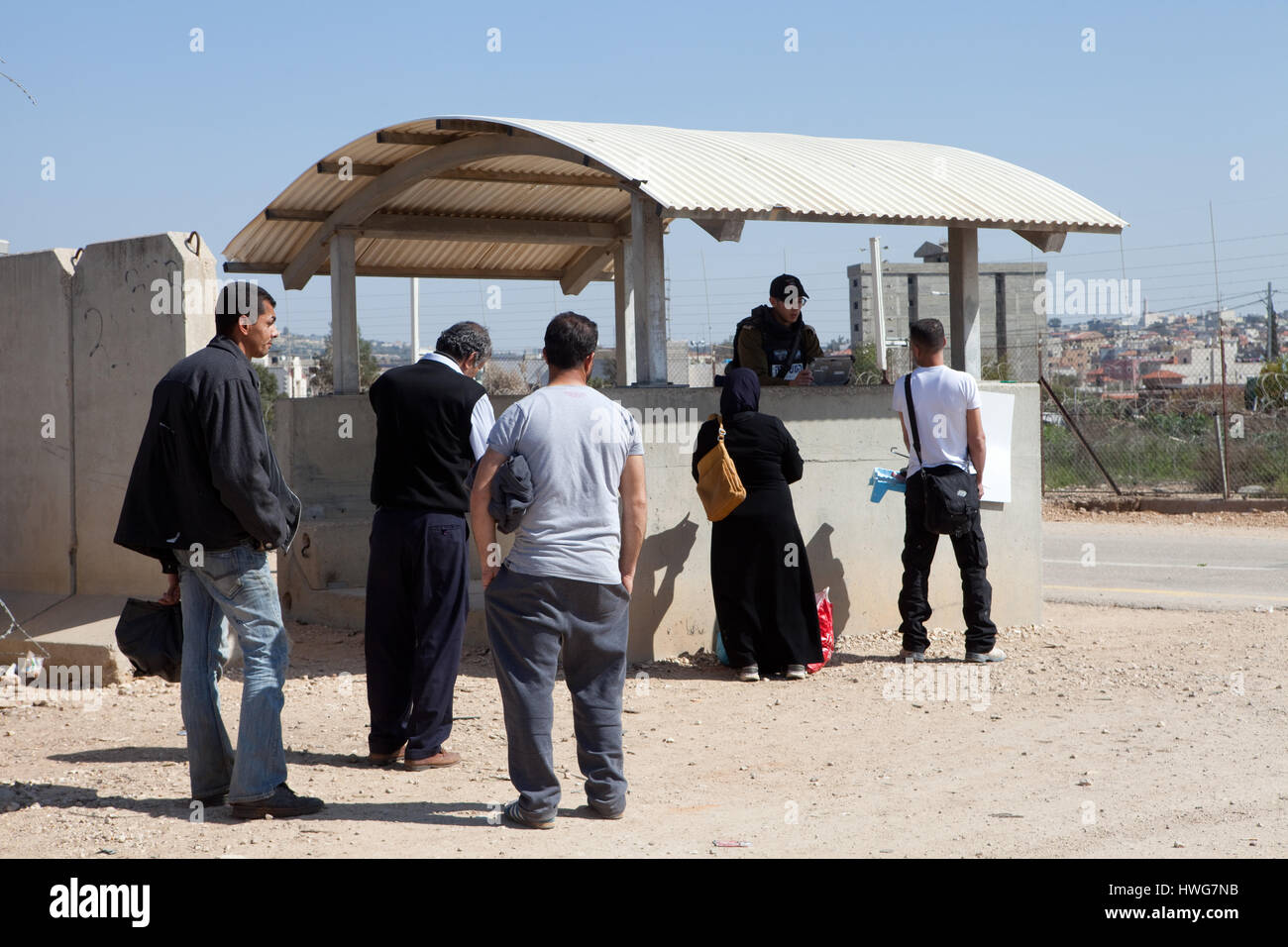 Israeli soldier checkpoint hi-res stock photography and images - Alamy