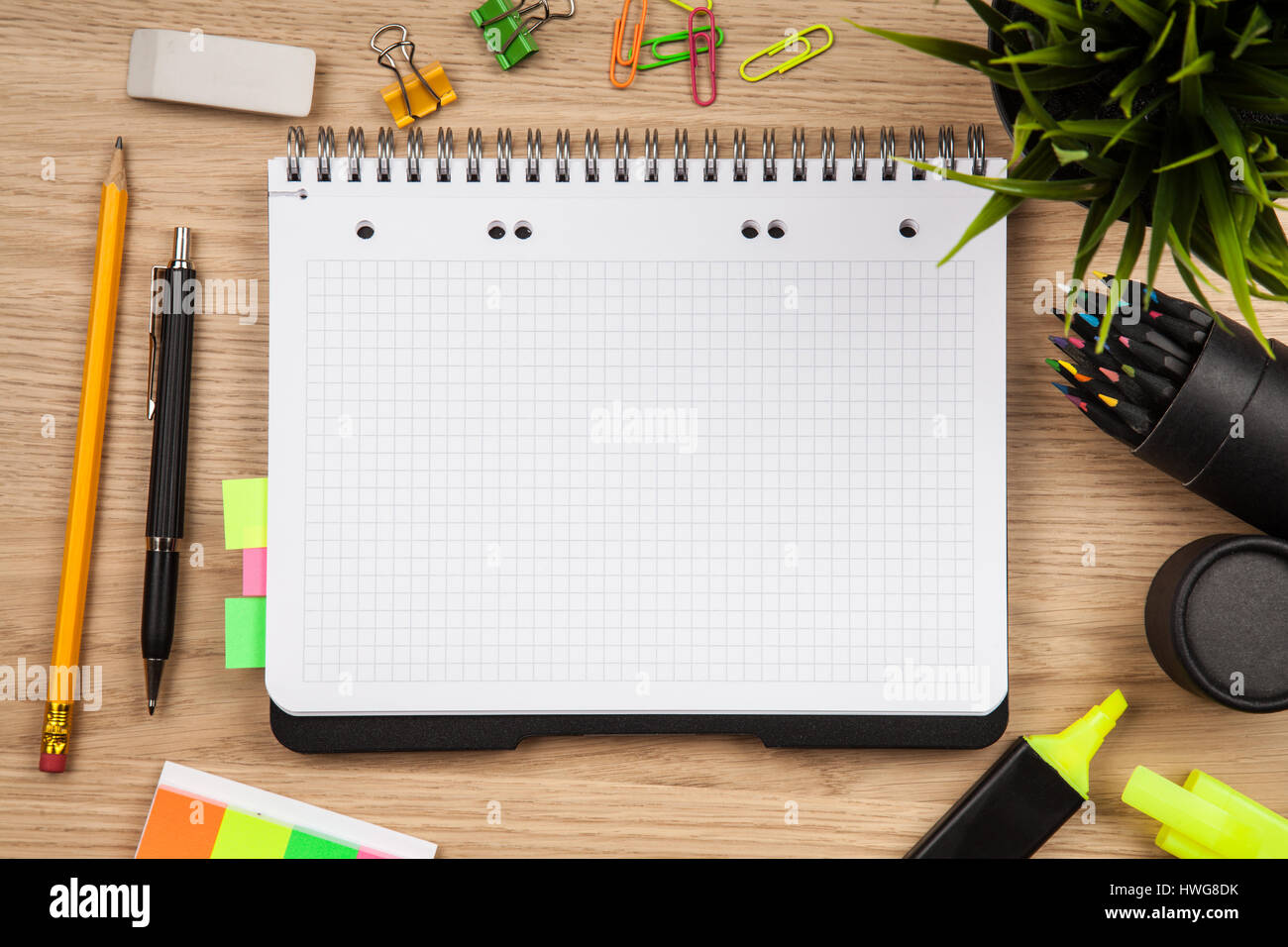 Office table pencil paper document hi-res stock photography and images ...