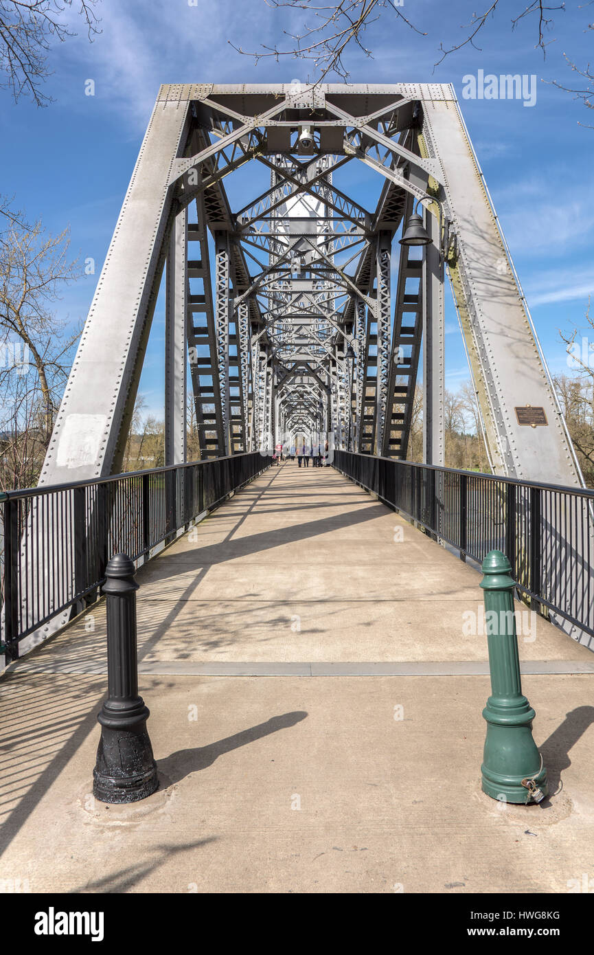 Crossed railings hi-res stock photography and images - Alamy